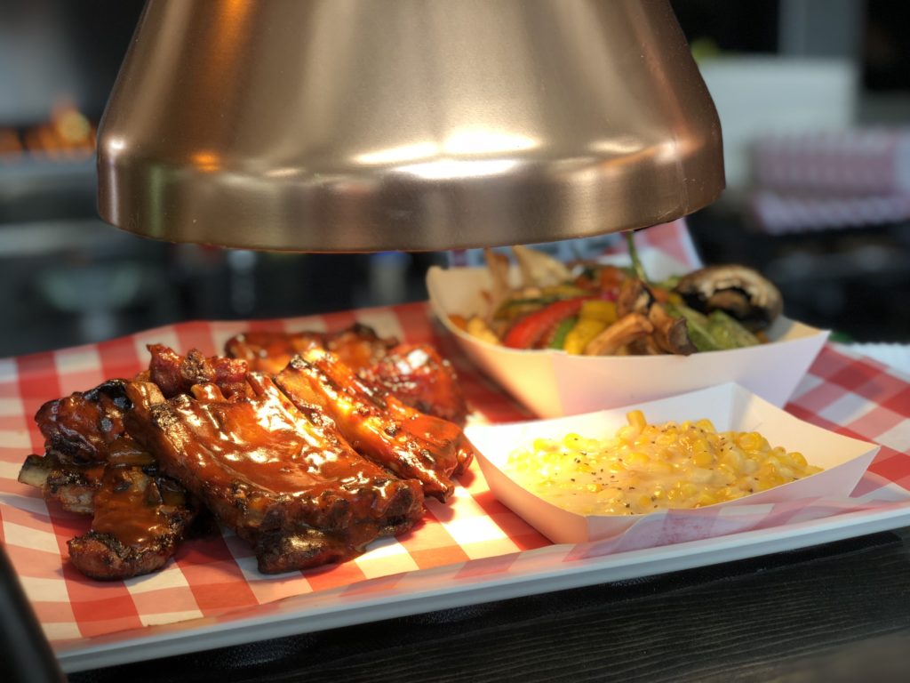 Humo: El restaurante montado en un tráiler que amarás por muchas razones