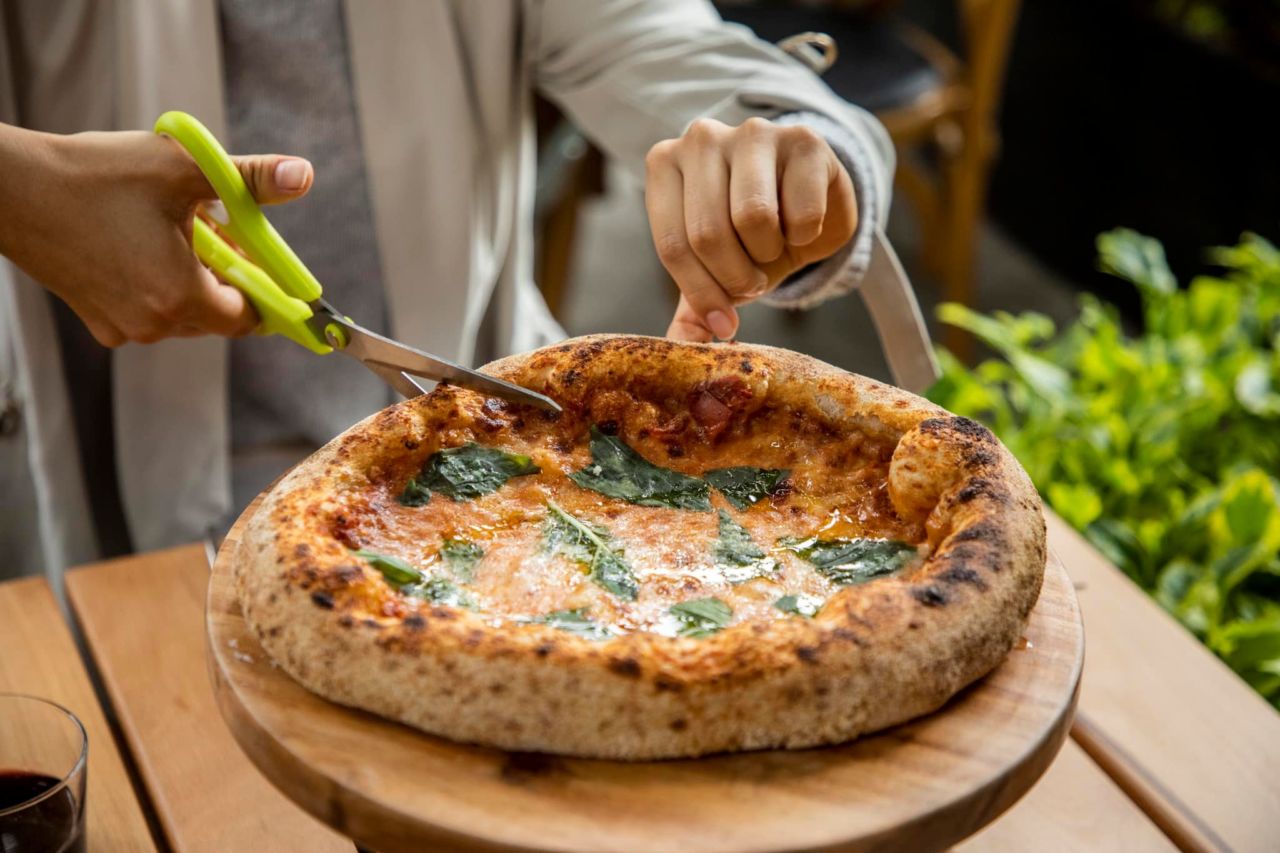 Este rinconcito italiano en Polanco es el único con una pizza en forma ...