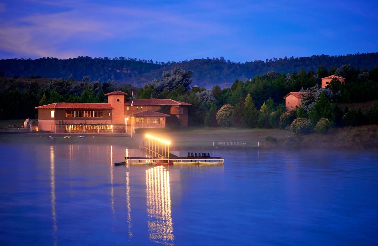 El Remanso: cabañas de lujo a orillas del lago en un precioso Pueblo ...