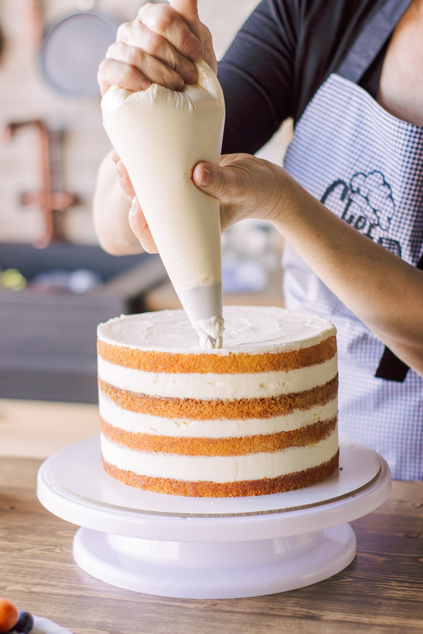 Cake & Bubbles: en esta pastelería puedes decorar un pastel mientras ...