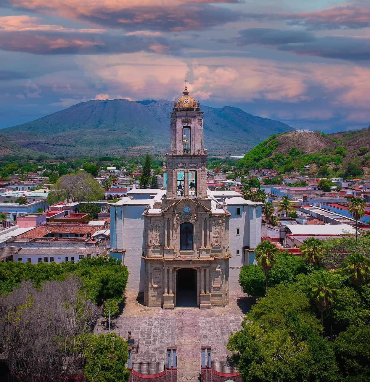 Este es el único pueblo en México donde puedes caminar sobre un cráter ...