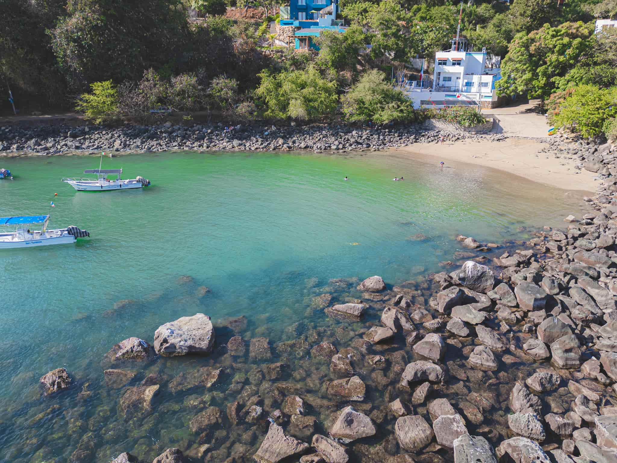Imposible no hablar de Chacala, el pequeñísimo pueblito con playas sin ...