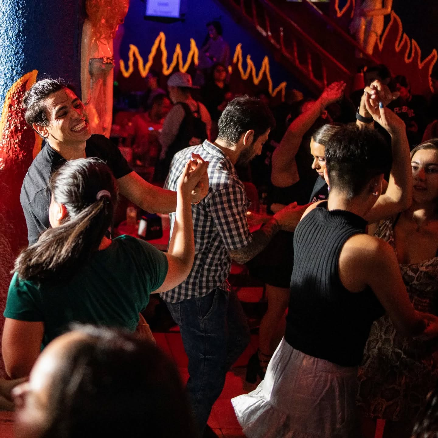 Lo que te falta hacer con tus amigos es ir a estas pistas para bailar salsa en la CDMX