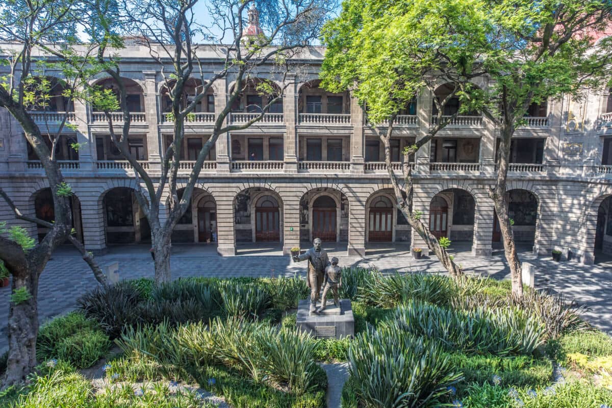 La preparatoria donde estudió Frida Kahlo hoy es uno de los museos más bonitos de la CDMX